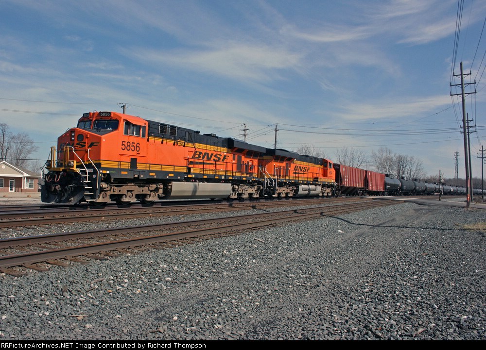 BNSF 5856